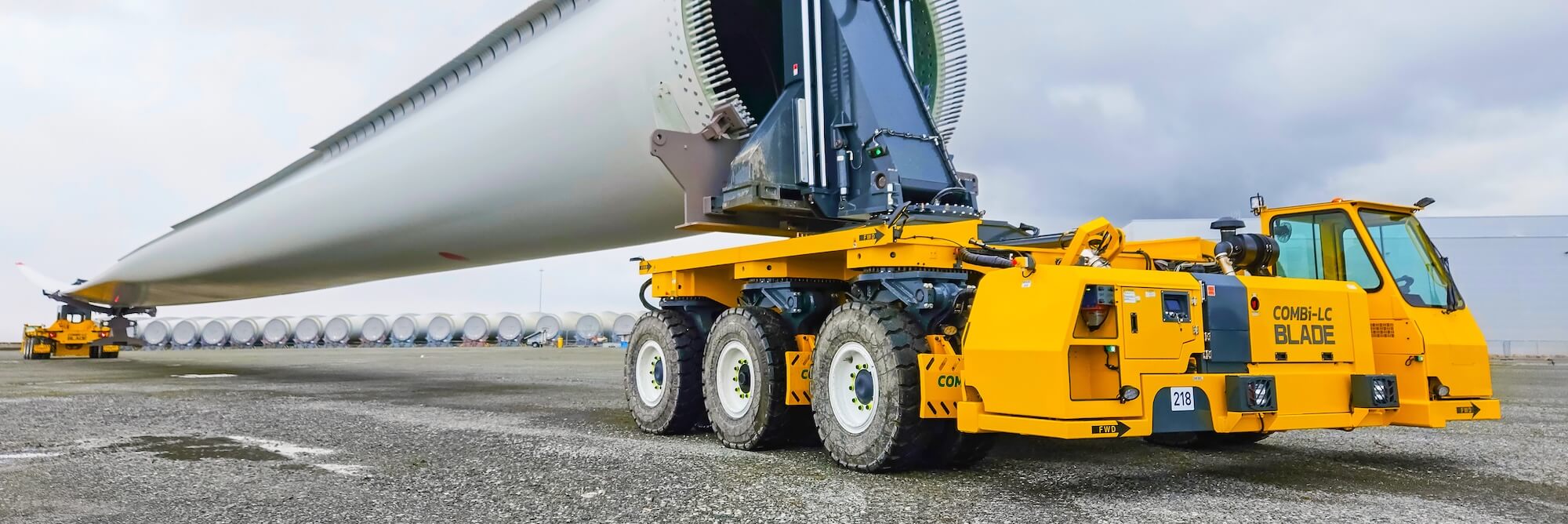 Erikoiskuljetin Combilift Combi-LC – Finnsiirto