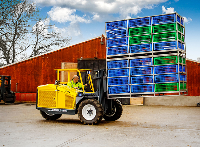 Maastotrukki Combilift Combi RT (diesel, 1500-3000 kg) – Finnsiirto