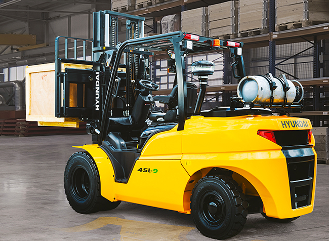 Vastapainotrukki Hyundai 45L-9 (kaasutrukki, 4500 kg) – Finnsiirto